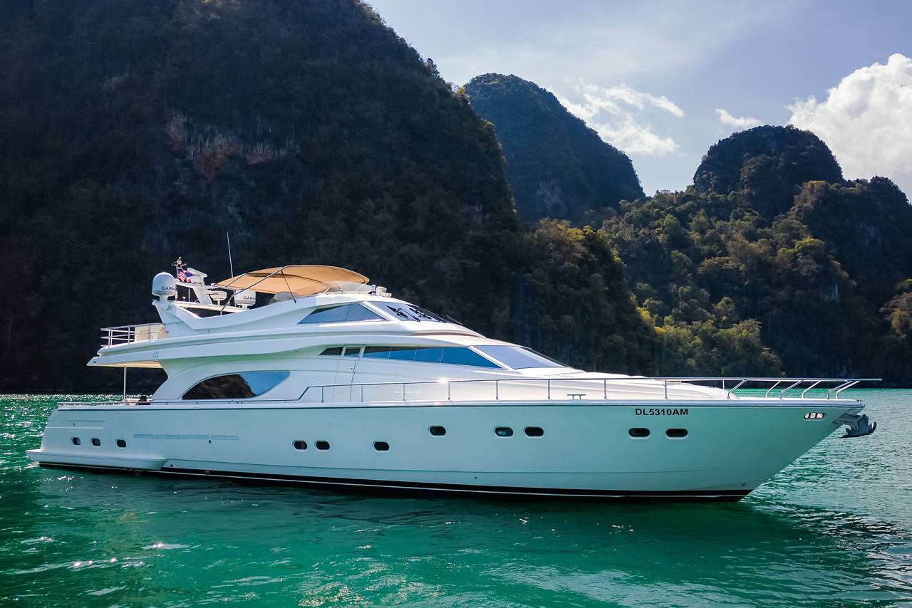 Ferretti 80 Motor Yacht Charter Phuket – Boat in the Bay